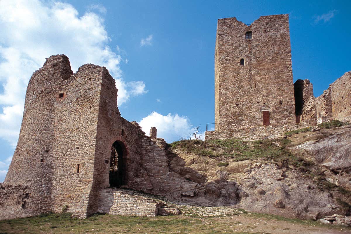 Viaggio nei castelli emiliani per scoprire le donne che hanno fatto la ...