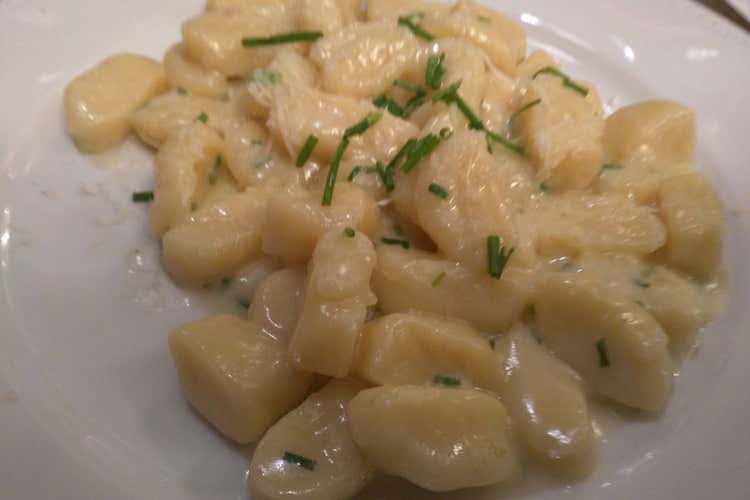 Intimo, grazioso e dal menu snello Winehouse spicca sulle colline di S ...