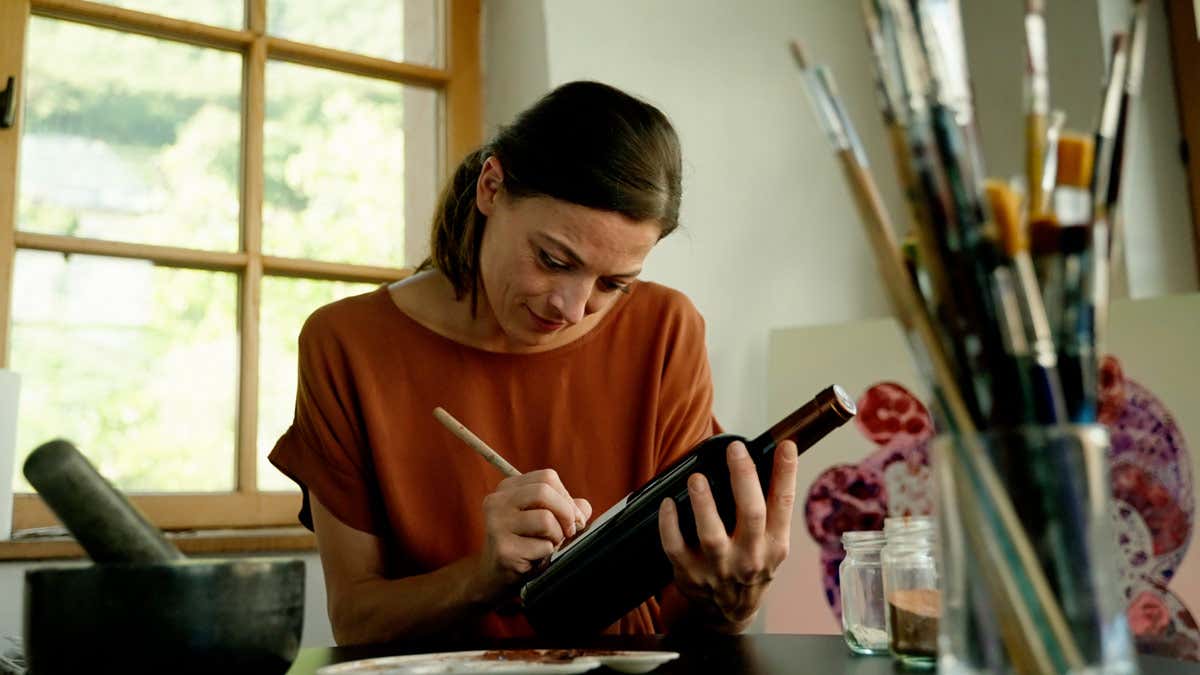 Tres, la creatività dell'artista Margit Pittschieler sulle bottiglie ...