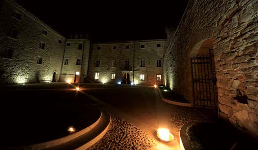 Viti umbre, radici pugliesiNel castello delle Cantine Aliani - Italia a Tavola