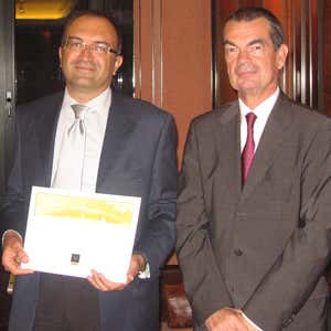 Ambasciatore italiano dello Champagne Vince il titolo il milanese Marco ...