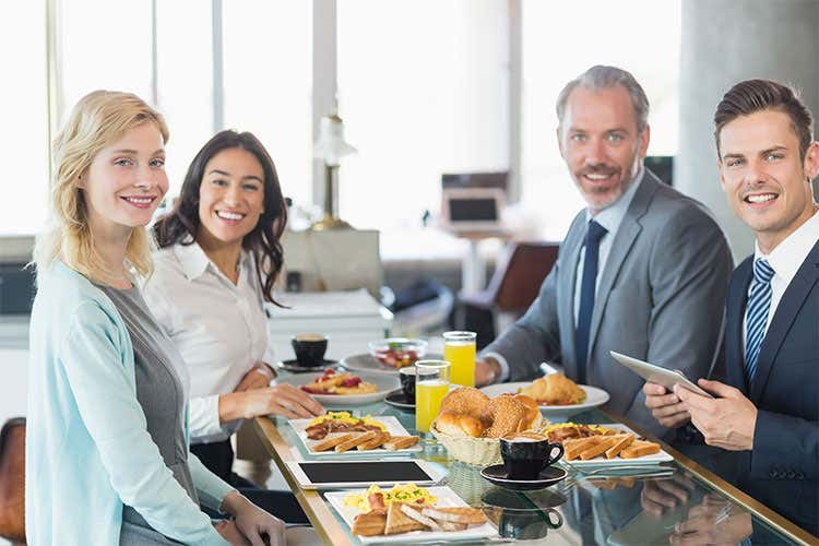 Pranzo sano, caffè amaro e passeggiata I segreti per una digestione ...
