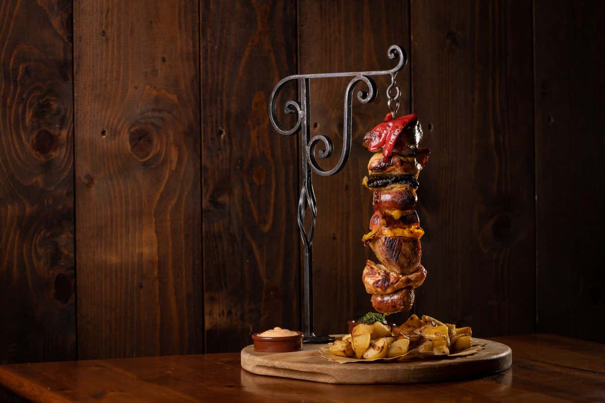 A 60 anni molla le Poste e va a gestire una trattoria: la lezione che il settore non vede ...