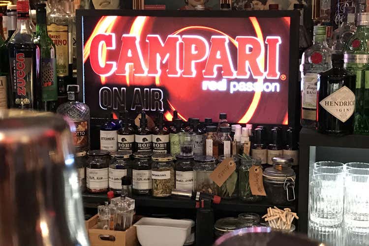 Campari Red Passion On Air Drinking experience tra arte e luce - Italia ...