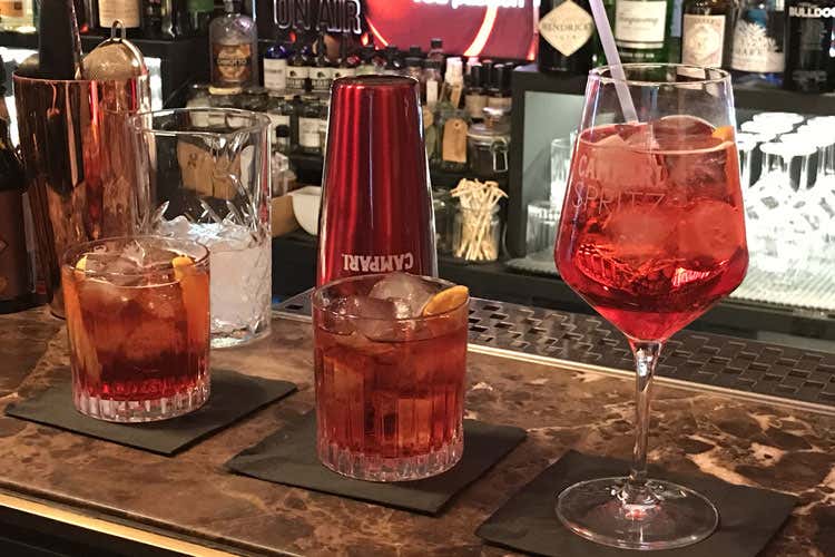 Campari Red Passion On Air Drinking experience tra arte e luce - Italia ...