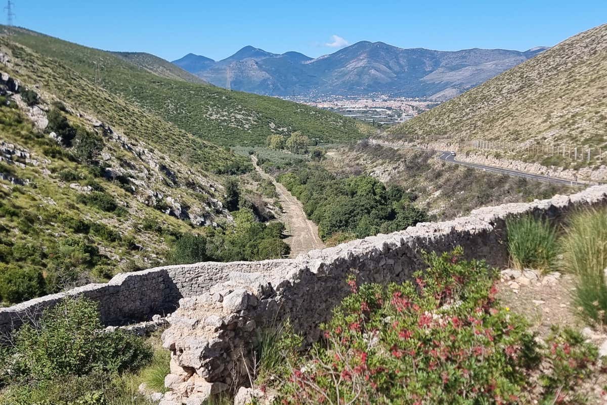 Via Francigena nel Lazio: un viaggio lento tra borghi, laghi, mare e ...