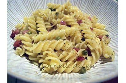 Fusilli con prosciutto e piselli - Italia a Tavola