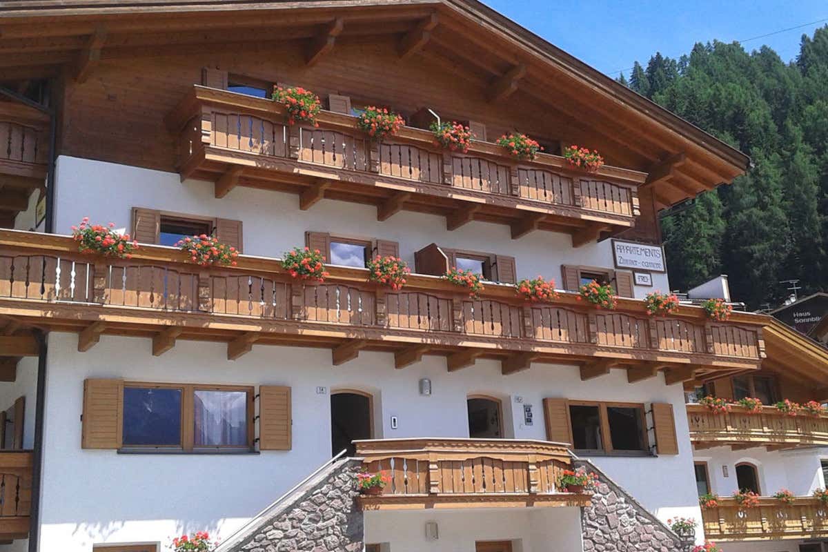 Soggiorna a casa di Jannik Sinner, il numero uno del tennis, a Sesto ...