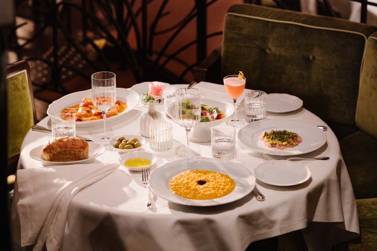 Sant Ambroeus conquista Saint-Germain-des-Prés con stile e raffinatezza ...