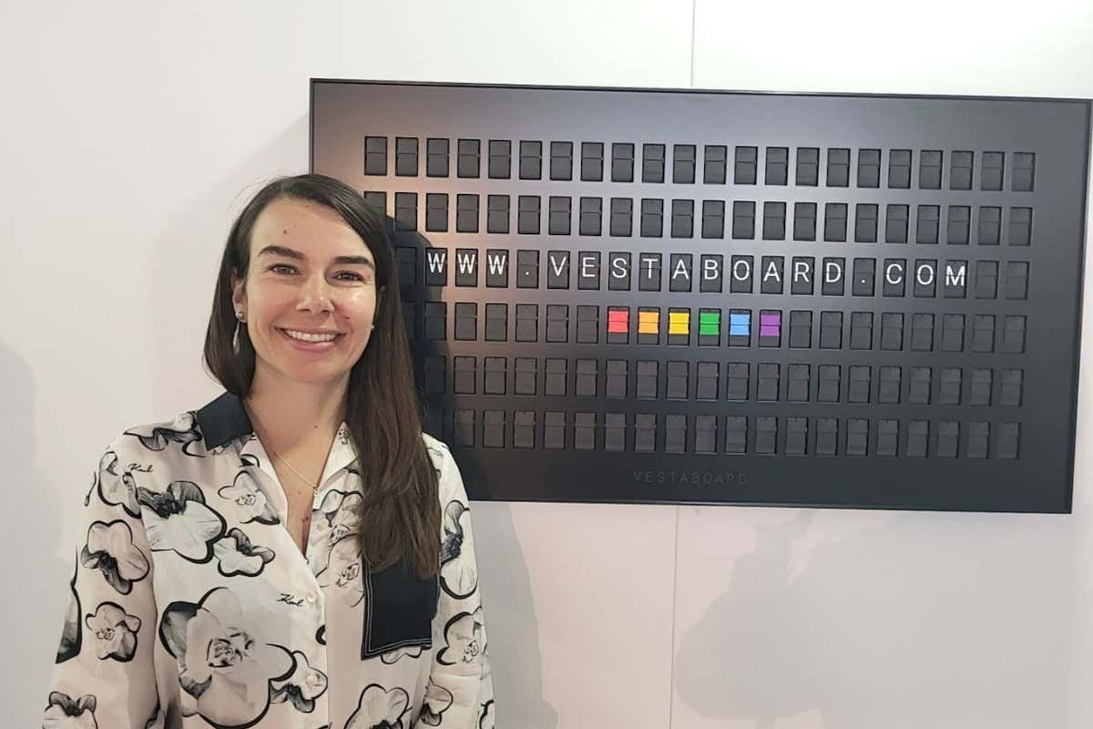 Il menu come gli orari dei voli all'aeroporto? Vestaboard cambia il ...