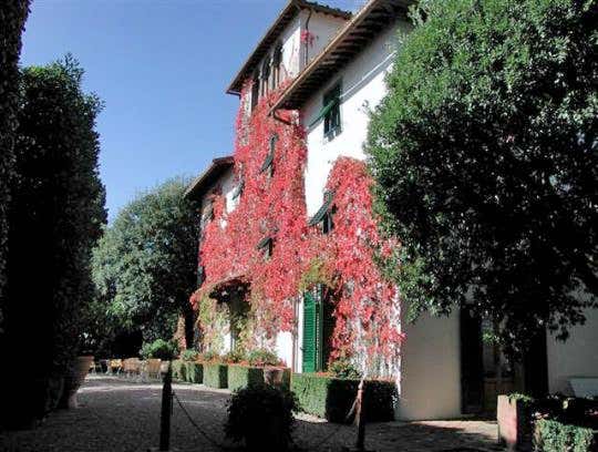 Le Barone, fortezza del gusto e bomboniera nel Chianti fiorentino ...